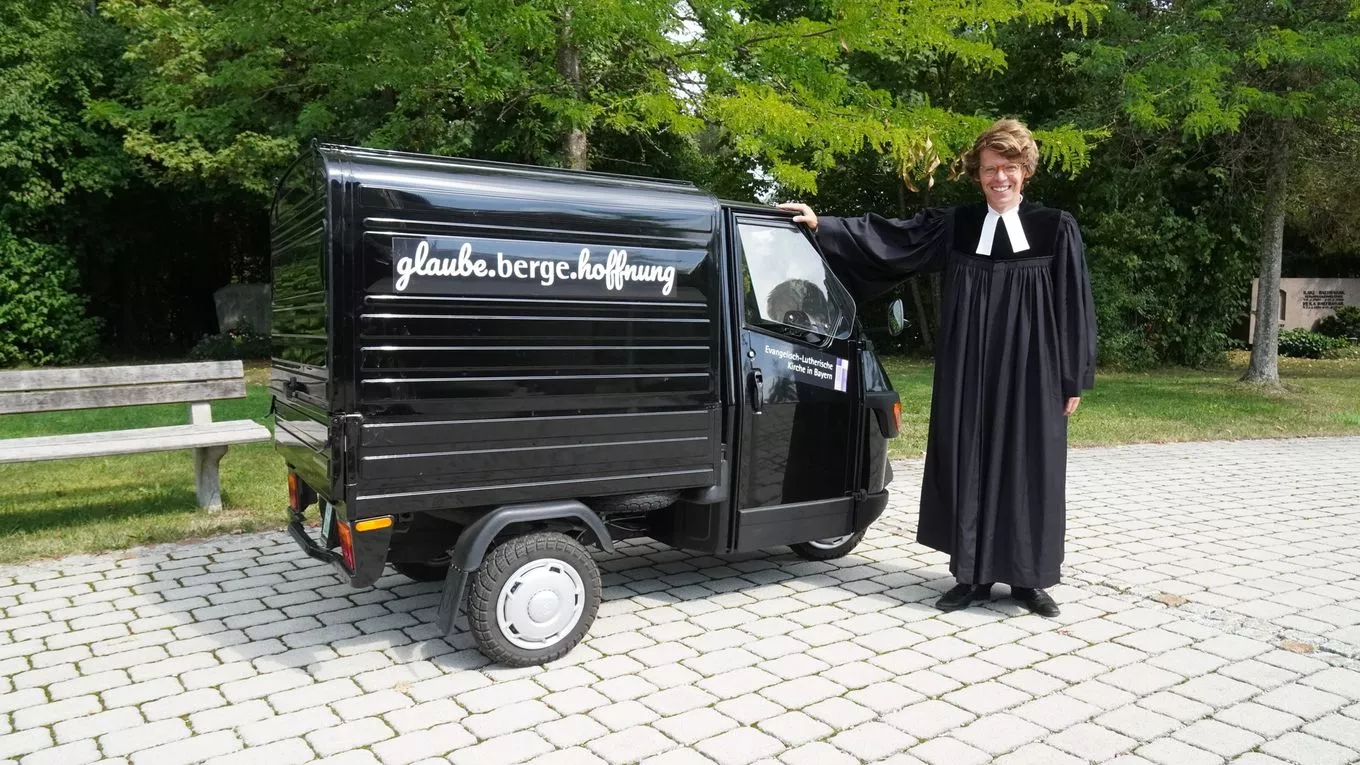 "Kirche mal anders": ZDF-Reportage stellt Menschen vor, die Kirchen moderner machen wollen ...