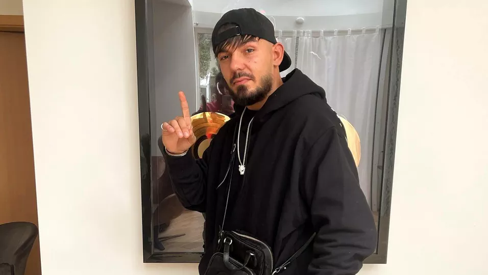 Capital Bra: Der Rapper meldet sich mit Lungenentzündung aus dem ...