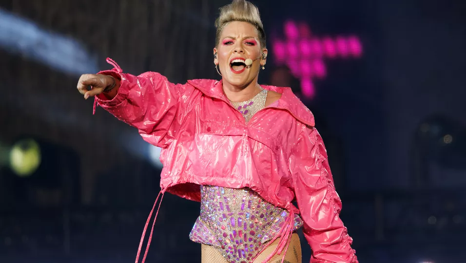 Pink: Schweigen vom Publikum – sie lobt "Rammstein" auf ihrem Konzert ...