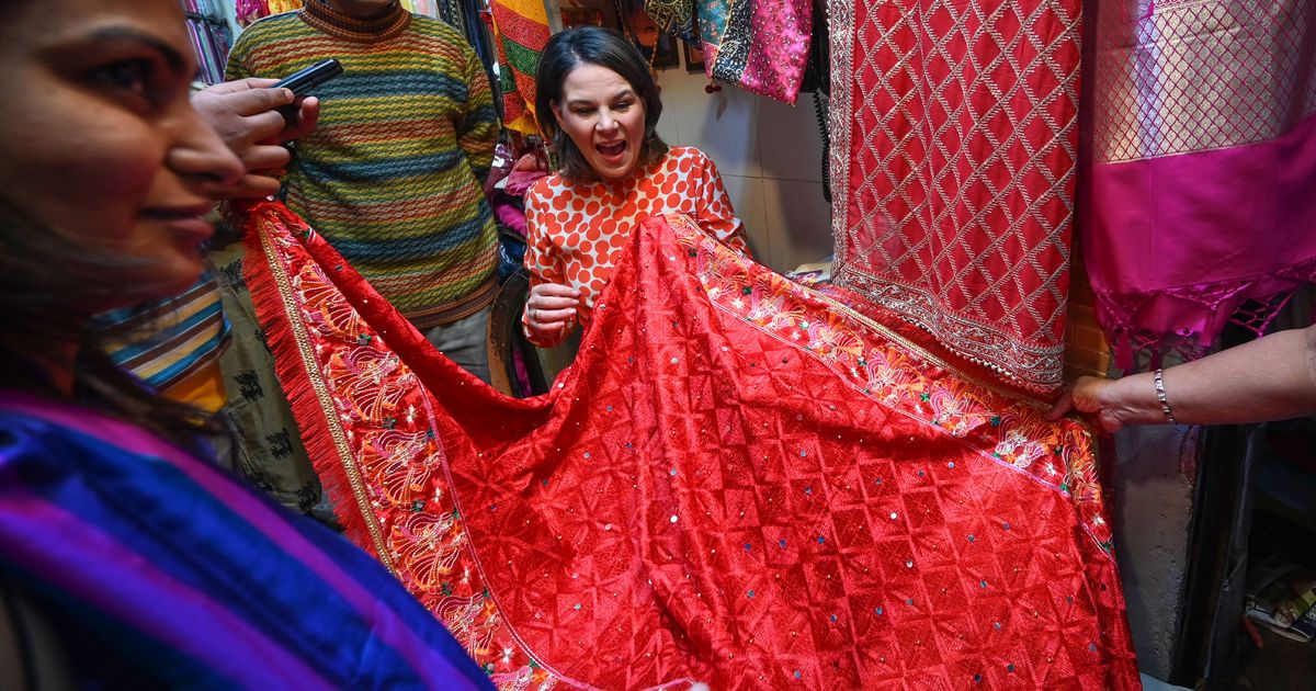 Annalena Baerbock: Beim bunten Basar in Delhi wird sie eins mit den ...