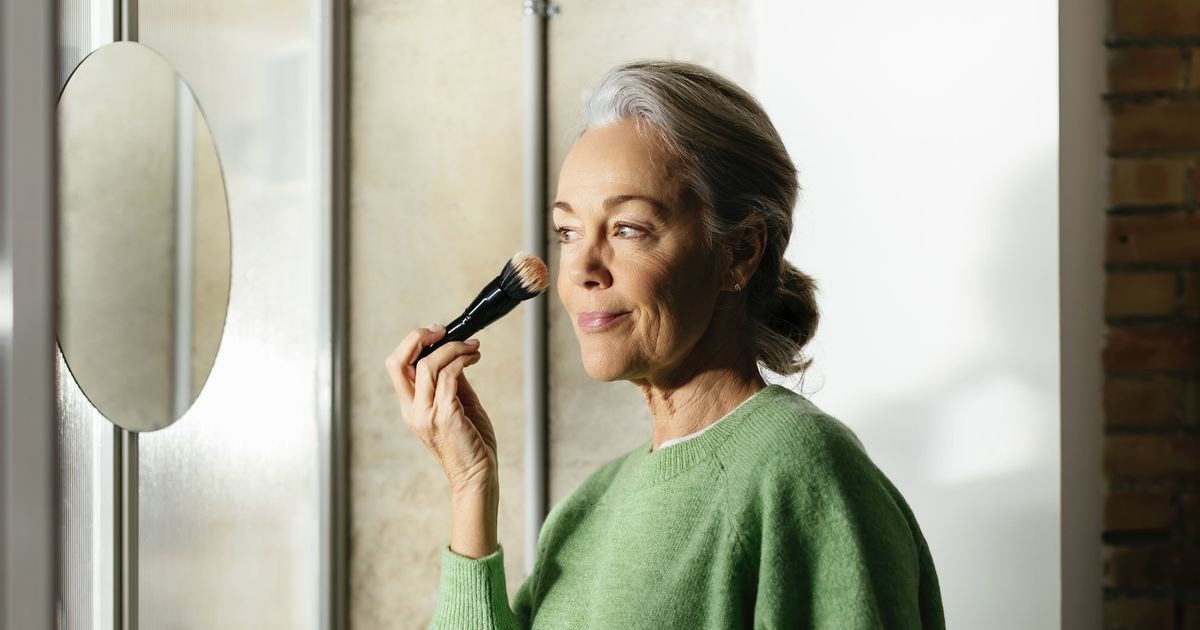 Fältchen verschwinden sofort: Diese Foundation ist perfekt für reife ...