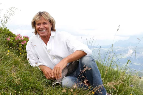 Hansi Hinterseer: Frauenschwarm und Musiklegende: Von früher bis heute - Bildergalerie bei BUNTE.de