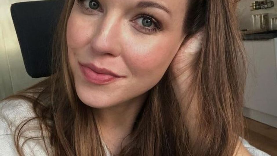 Dominique Boniecki verzaubert ihre Fans mit Geburtstags-Schnappschuss ...