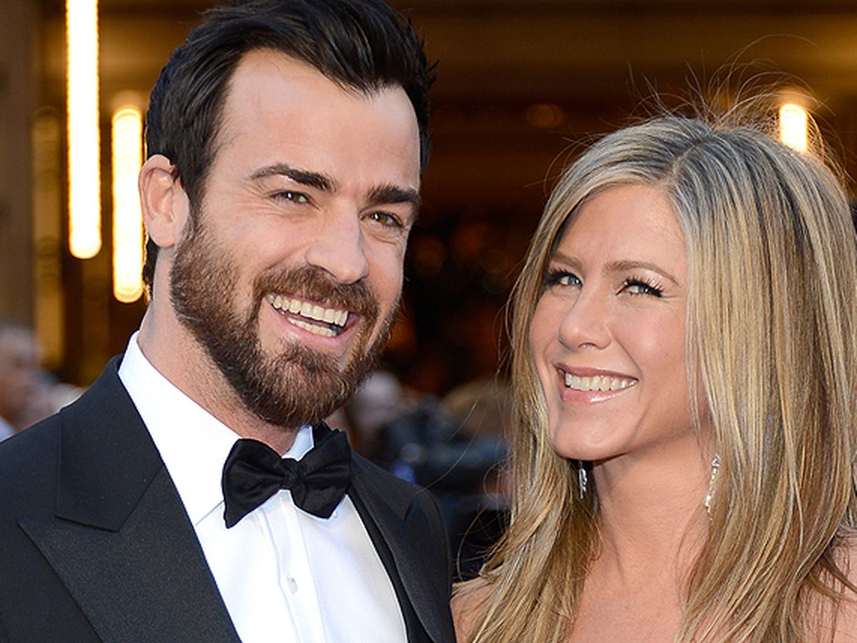 Jennifer Aniston Brad Pitt Kus Efter Vedvarende Rygter: Brad Pitt