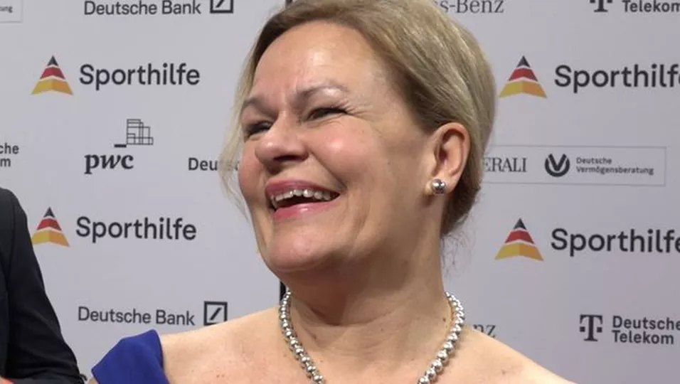 Nancy Faeser: Schicker Liebesauftritt mit Mann | BUNTE.de