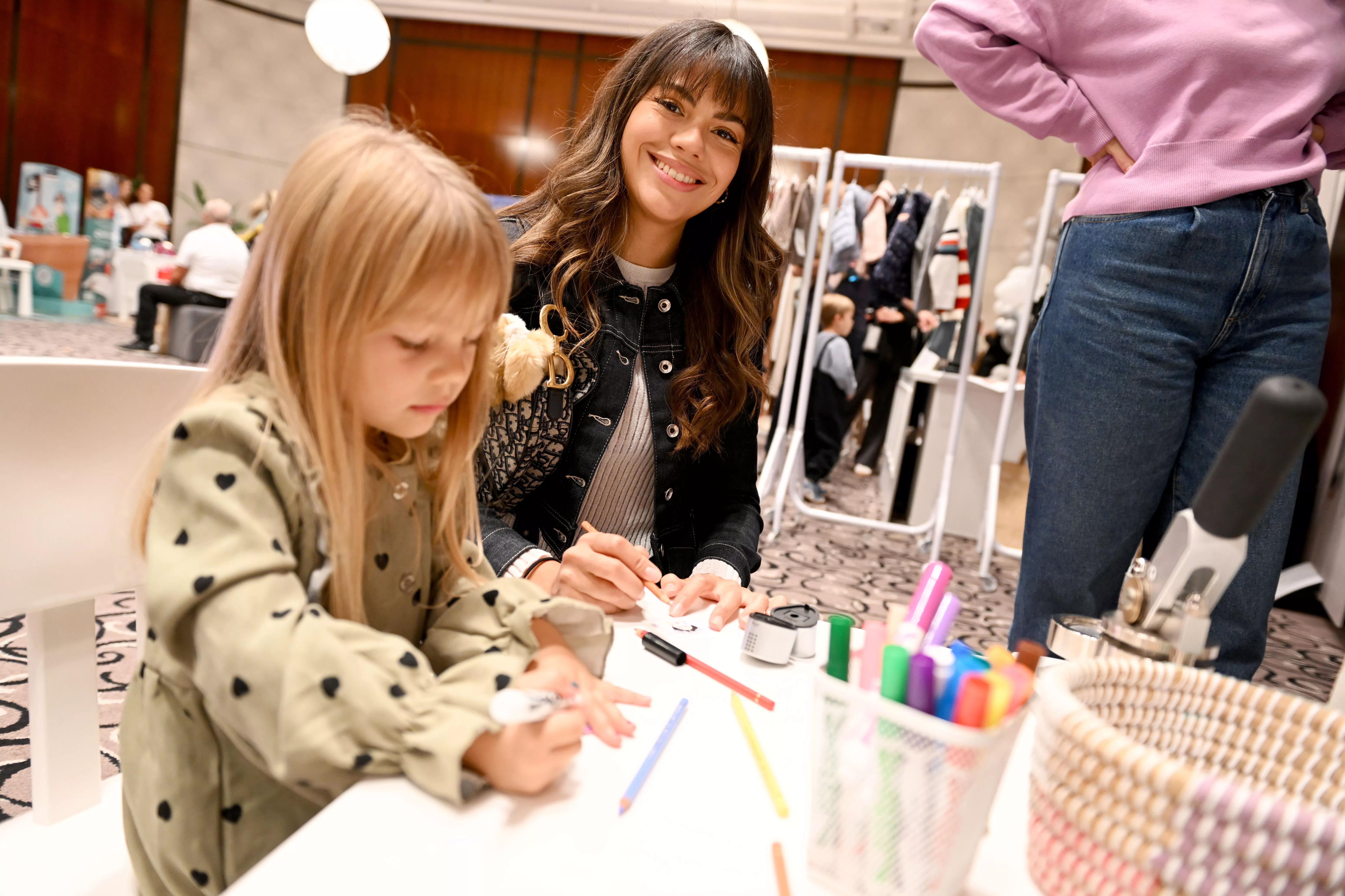 Laura Osswald & Co. bei der "Instyle Mini & Me Lounge" | BUNTE.de