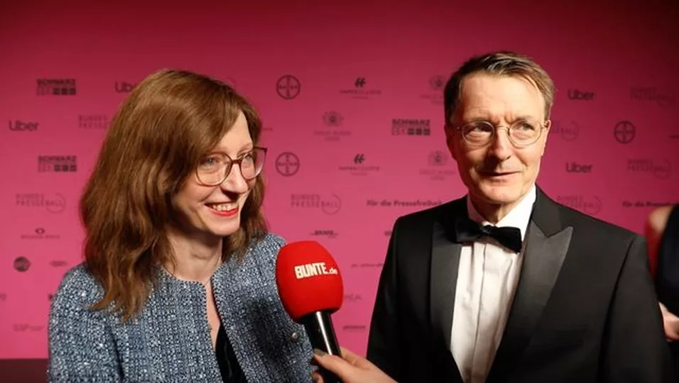 Friedrich Merz rockt mit Ehefrau Charlotte die Tanzfläche | BUNTE.de