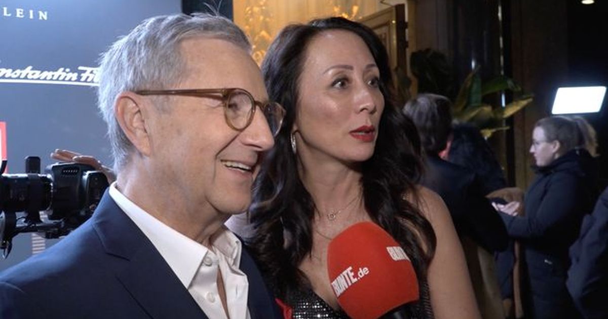 So verliebt haben Jan Hofer lange nicht mehr gesehen | BUNTE.de