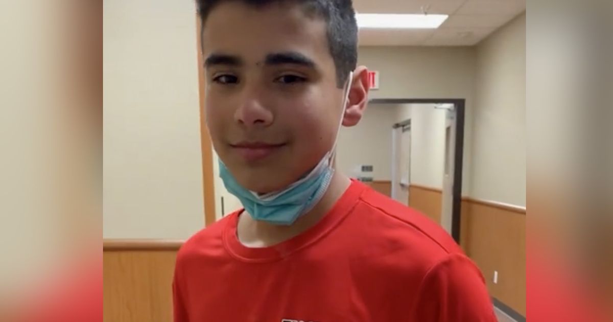 Junge will Mutter ärgern und verschluckt Hundespielzeug | BUNTE.de