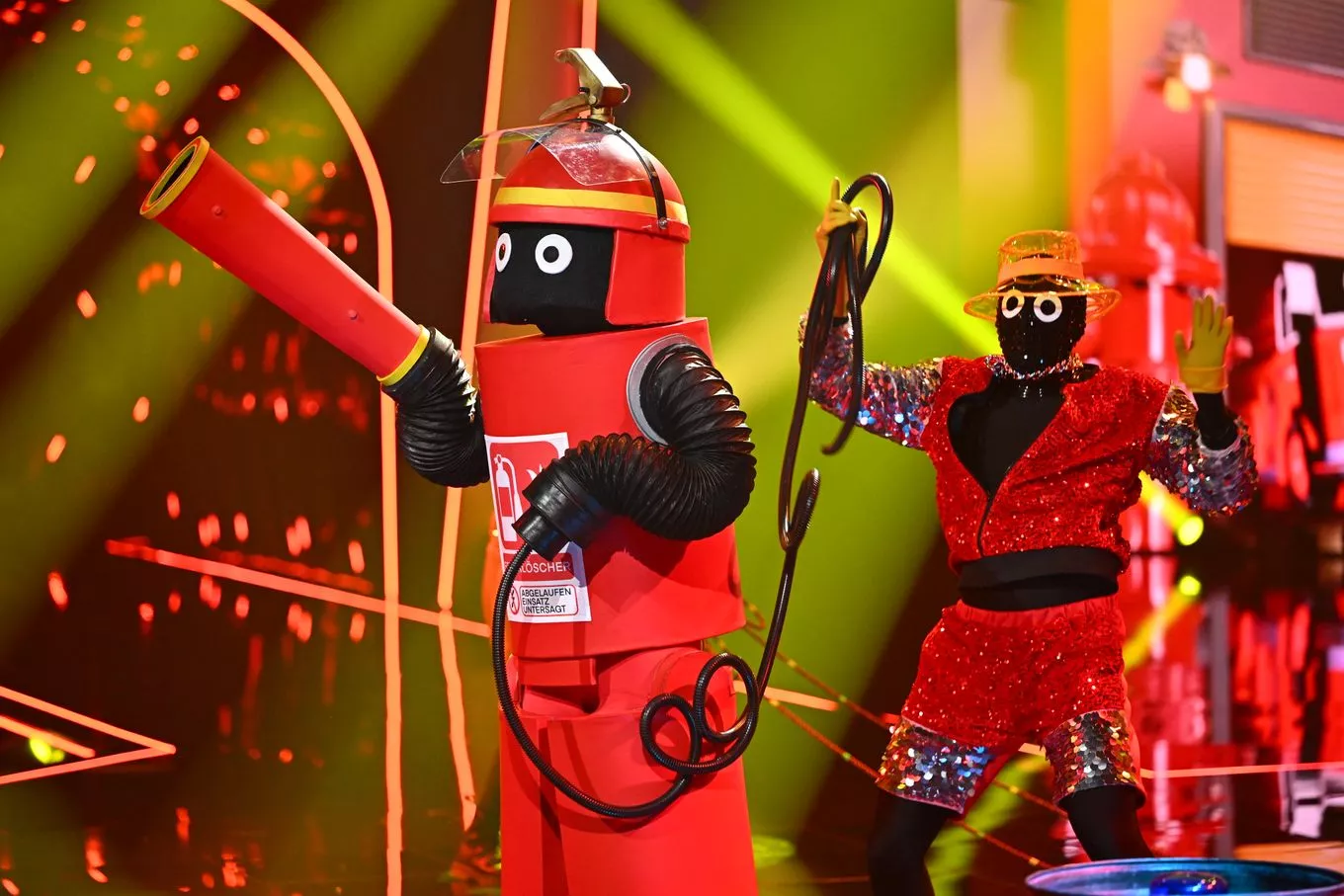 "The Masked Singer": Panne in Live-Show: Maske verrutscht, Promi ...