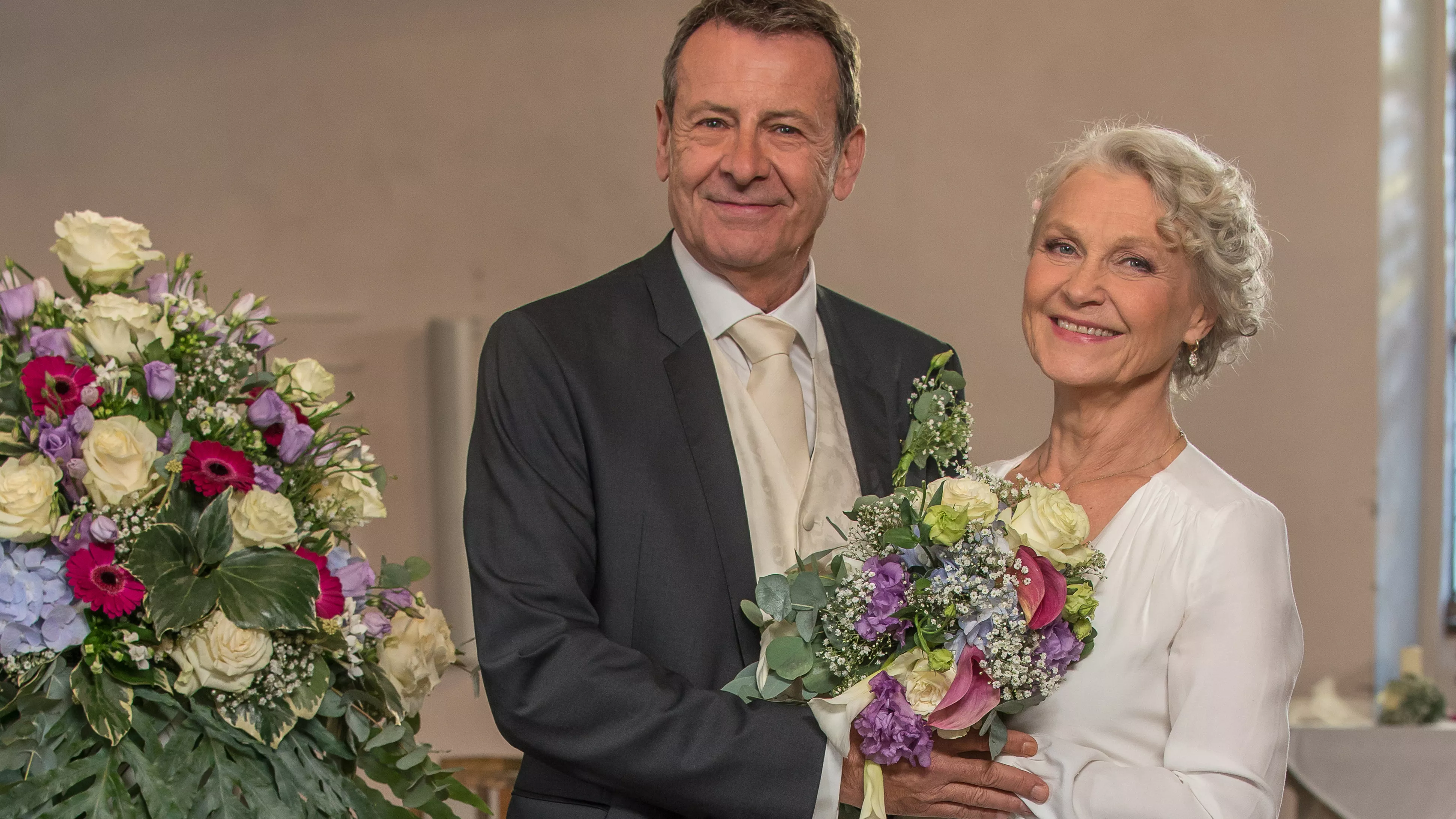 "Rote Rosen": Traumhochzeit in Lüneburg – Erste Bilder des Brautpaars ...
