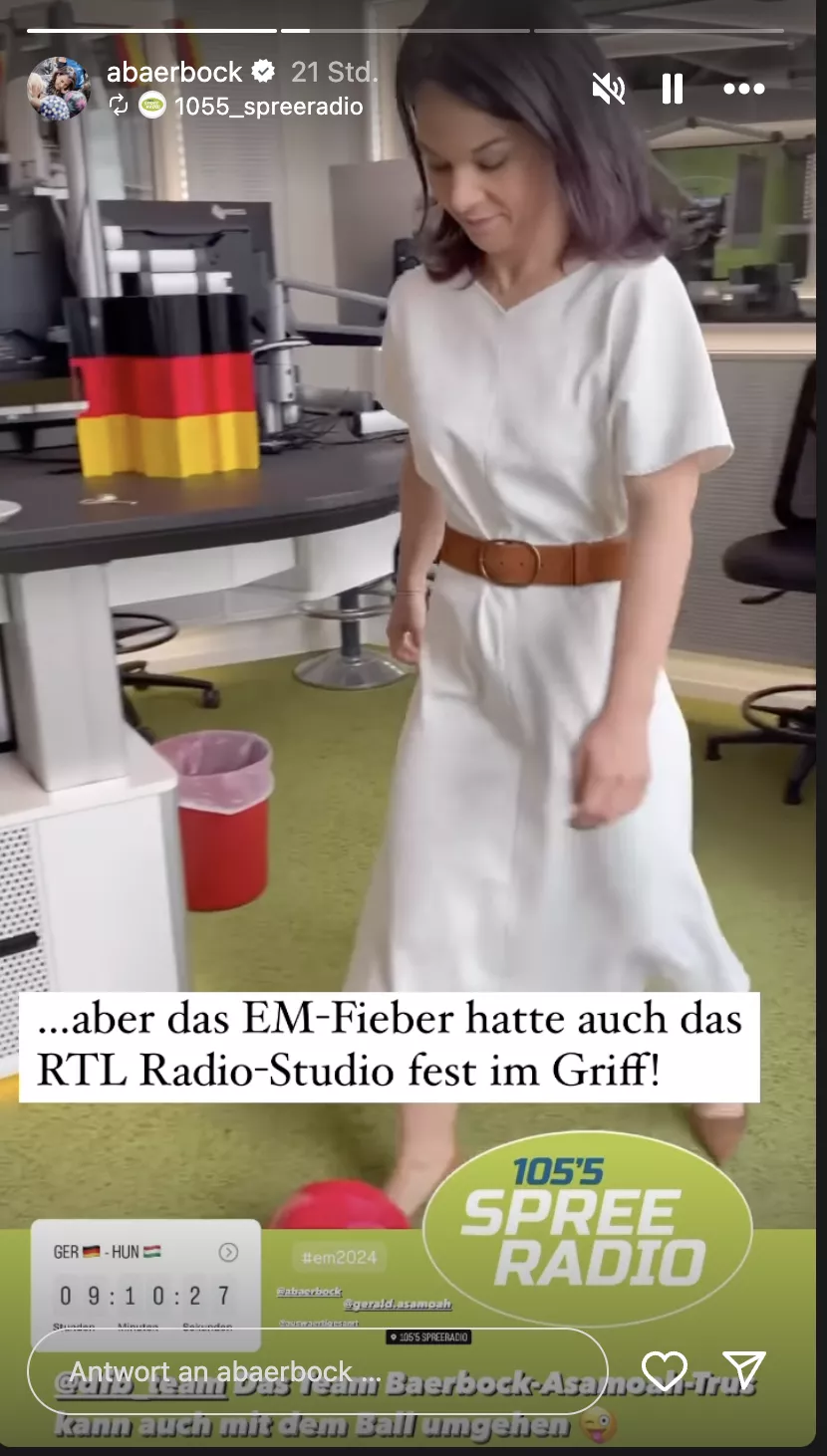 Annalena Baerbock beweist ihr Fußballtalent in High Heels | BUNTE.de