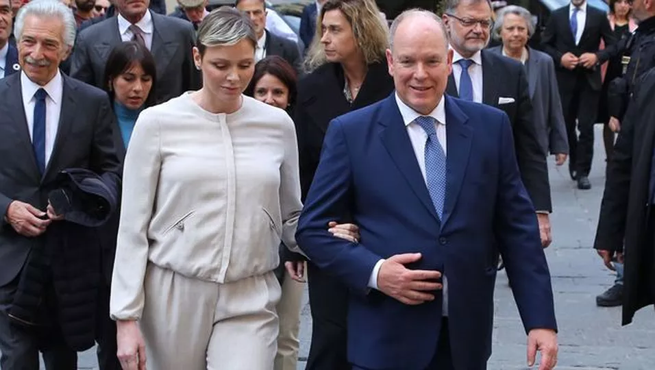 Charlène von Monaco: Gewagt in schwarzem Glitzer – sie glänzt beim ...