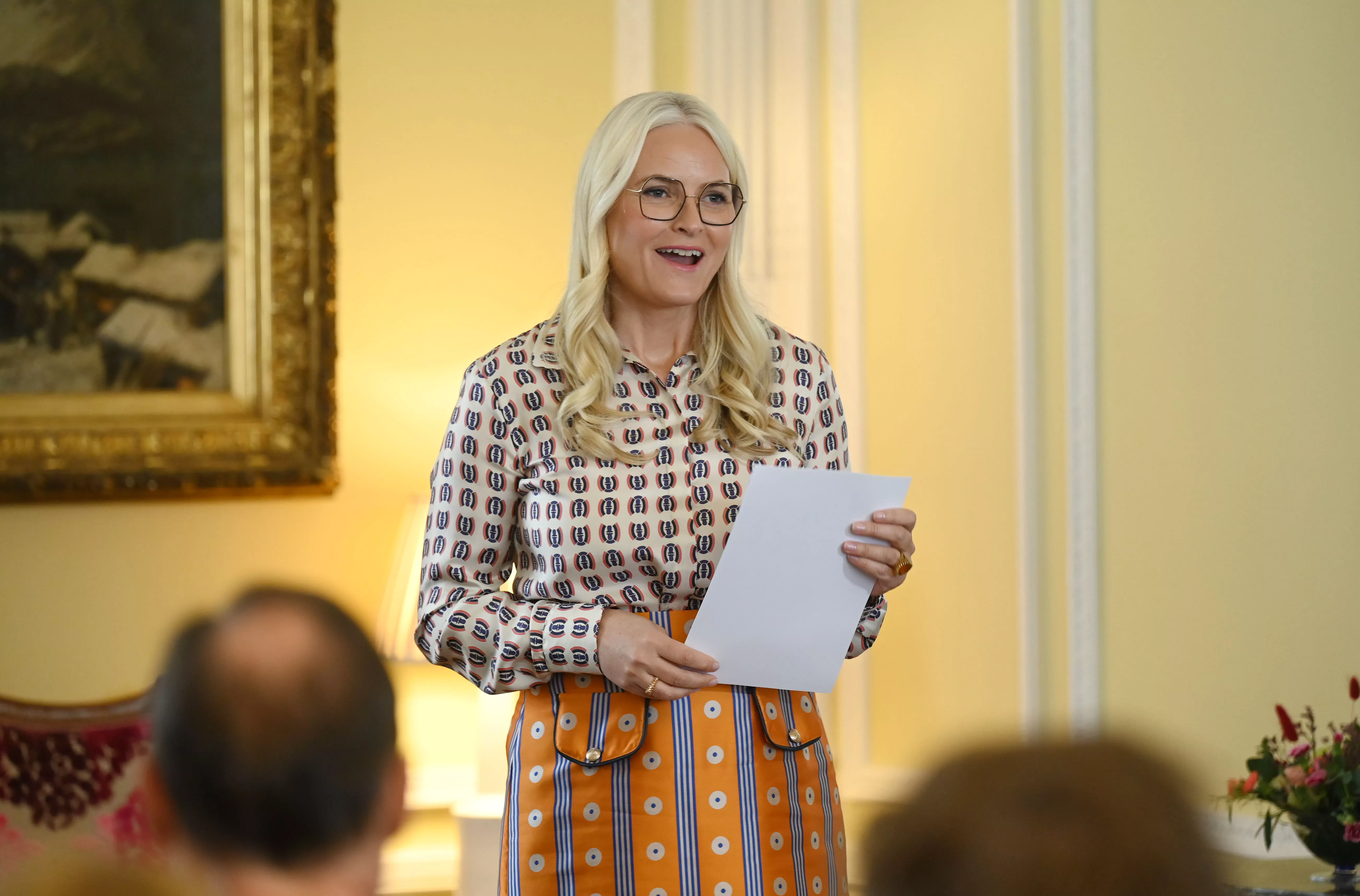 Mette-Marit steht Haakon trotz schwerer Krankheit bei wichtigem Termin ...