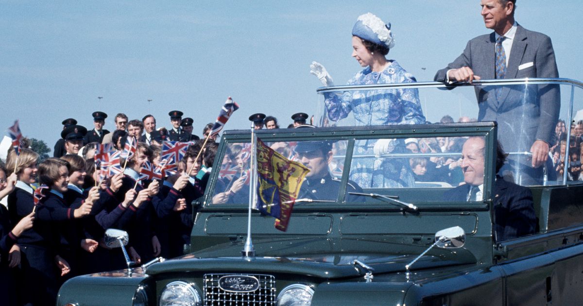 Queen Elizabeth II. (†96): Versteigerung ihres Land Rover "Landy ...