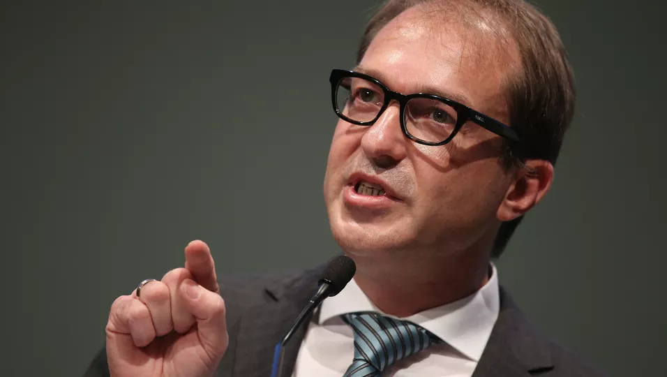 Verkehrsminister Alexander Dobrindt: Selbstfahrende Autos verbreiten ...