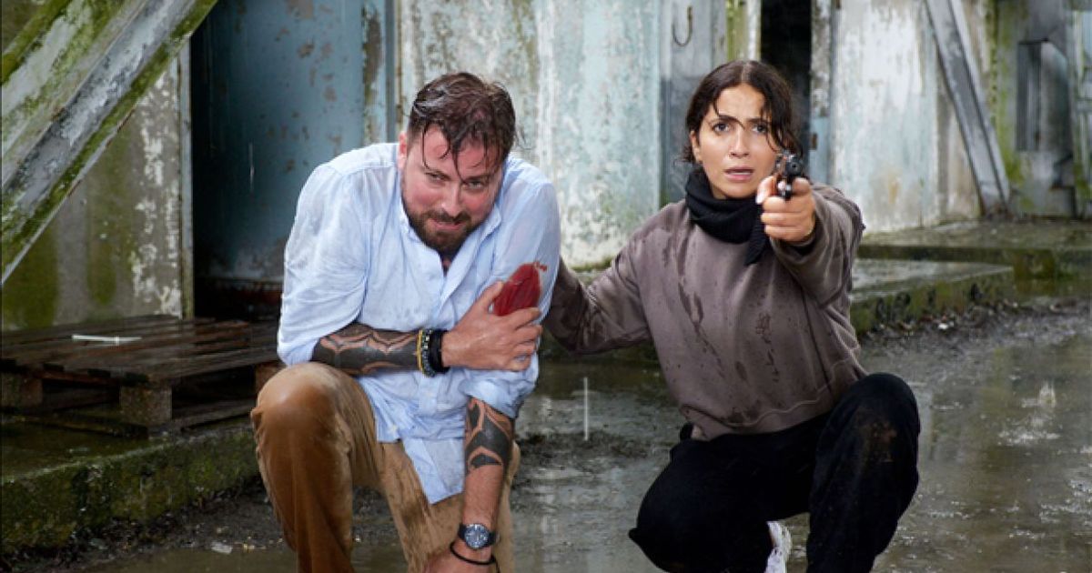 Spoiler – Schusswechsel bei GZSZ: Sind John und Laura in Lebensgefahr ...