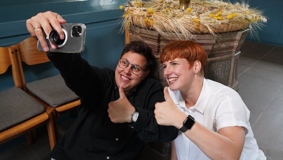 "Kirche mal anders": ZDF-Reportage stellt Menschen vor, die Kirchen moderner machen wollen ...