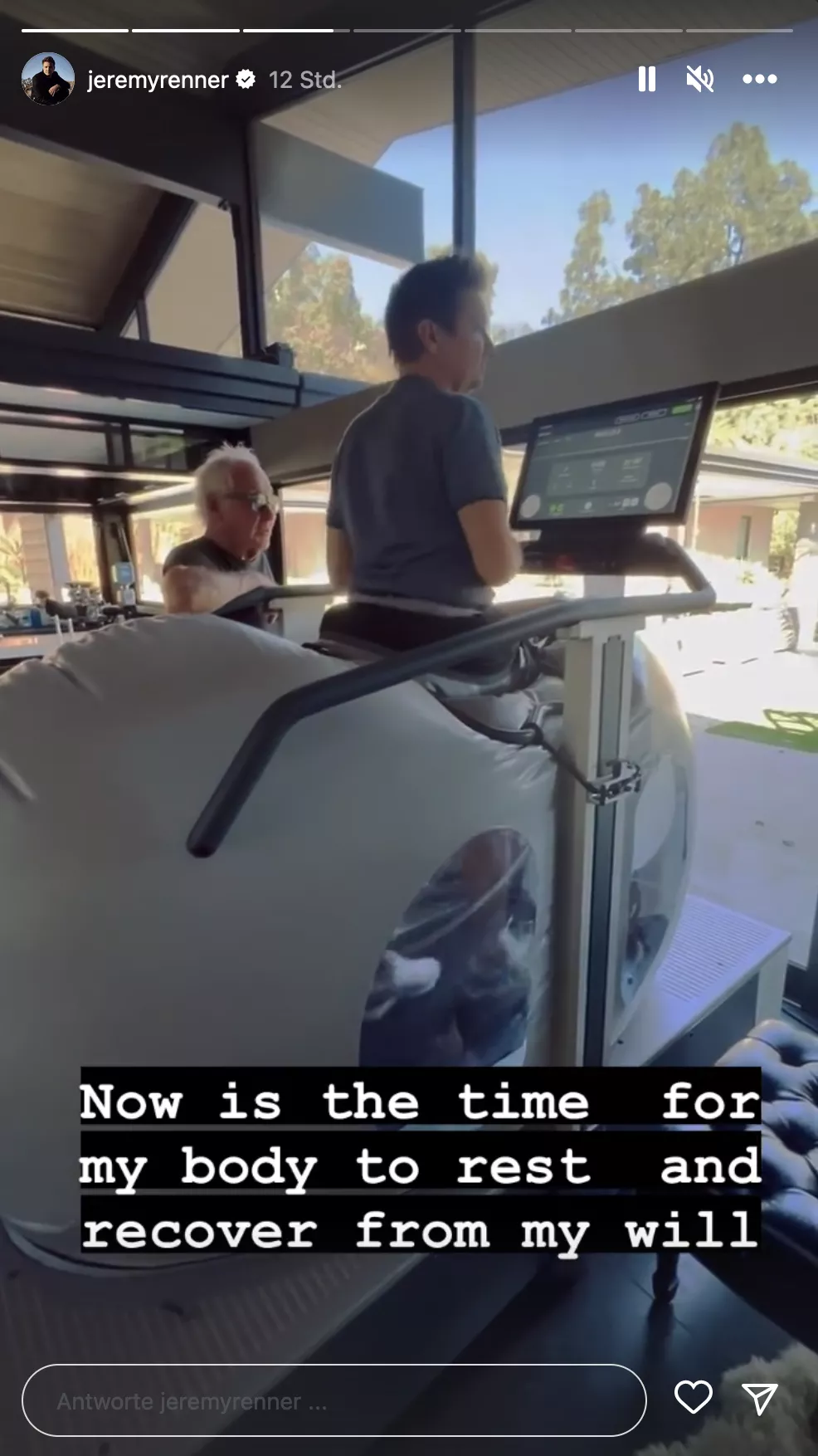 Jeremy Renner: Drei Monate nach seinem Unfall lernt er wieder laufen ...