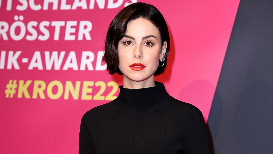 Lena Meyer-Landrut: Ohne Oberteil: Sie begeistert mit Pool-Foto | BUNTE.de