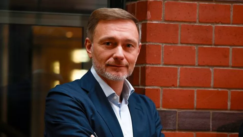 Christian Lindner: "Ich habe von meiner Frau strenge Regieanweisungen ...