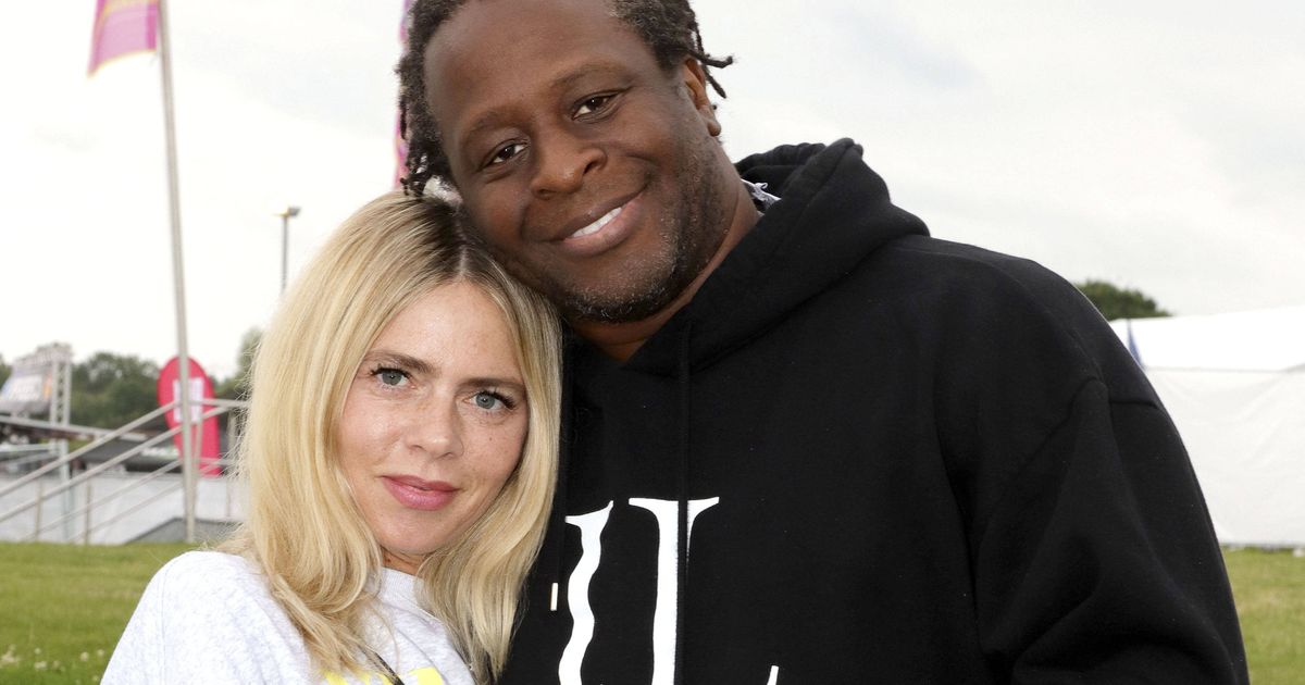 Mola Adebisi: Er hat sich mit seiner Adelina verlobt | BUNTE.de