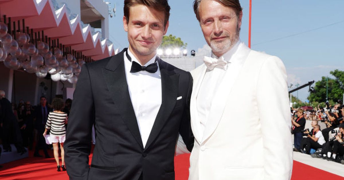 Mads Mikkelsen: Bildhübsch! Bei Filmfestspielen in Venedig zeigt er Sohn Carl | BUNTE.de