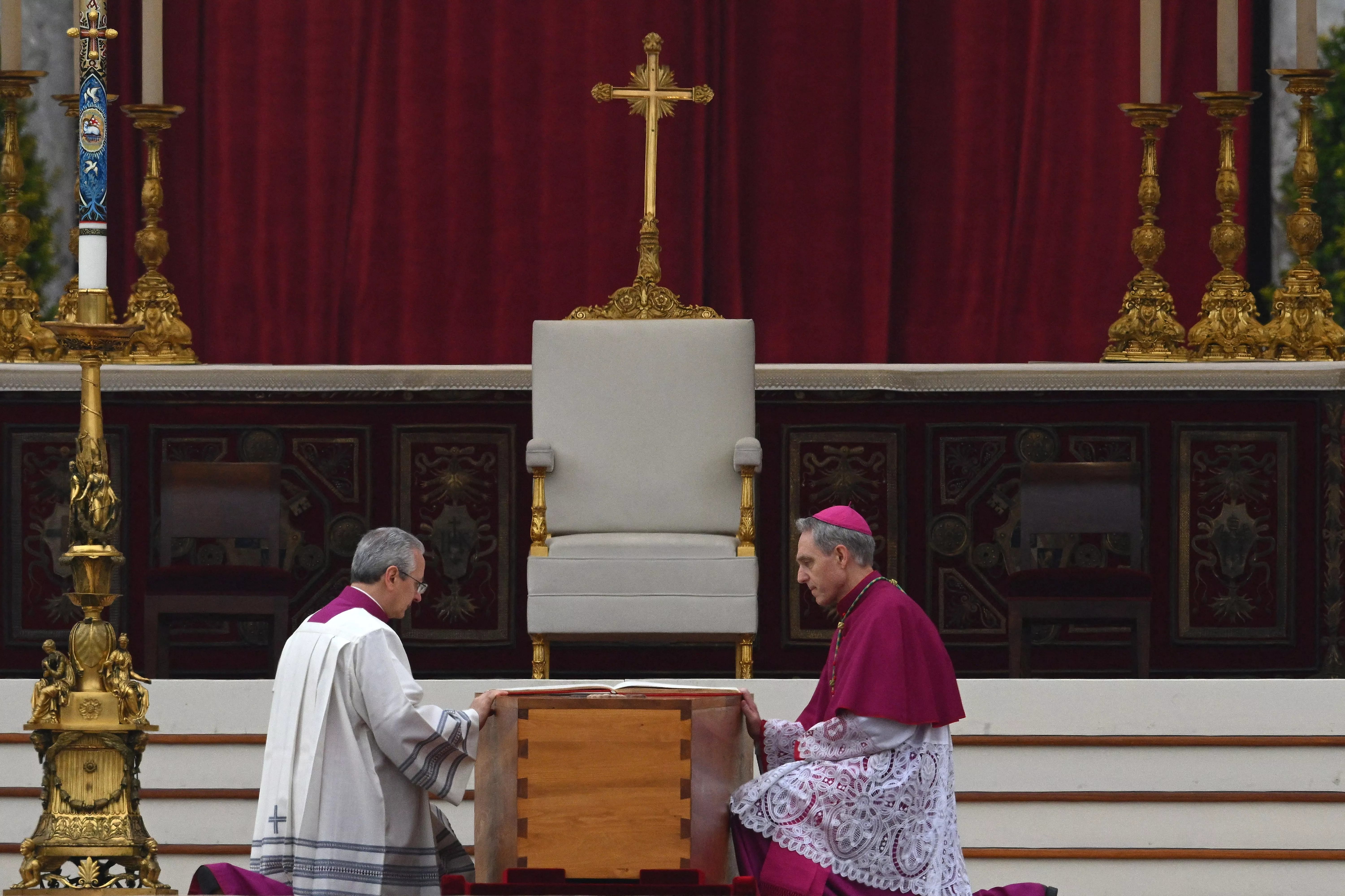 Trauerfeier in Rom: Die Welt nimmt Abschied von Papst Benedikt XVI ...