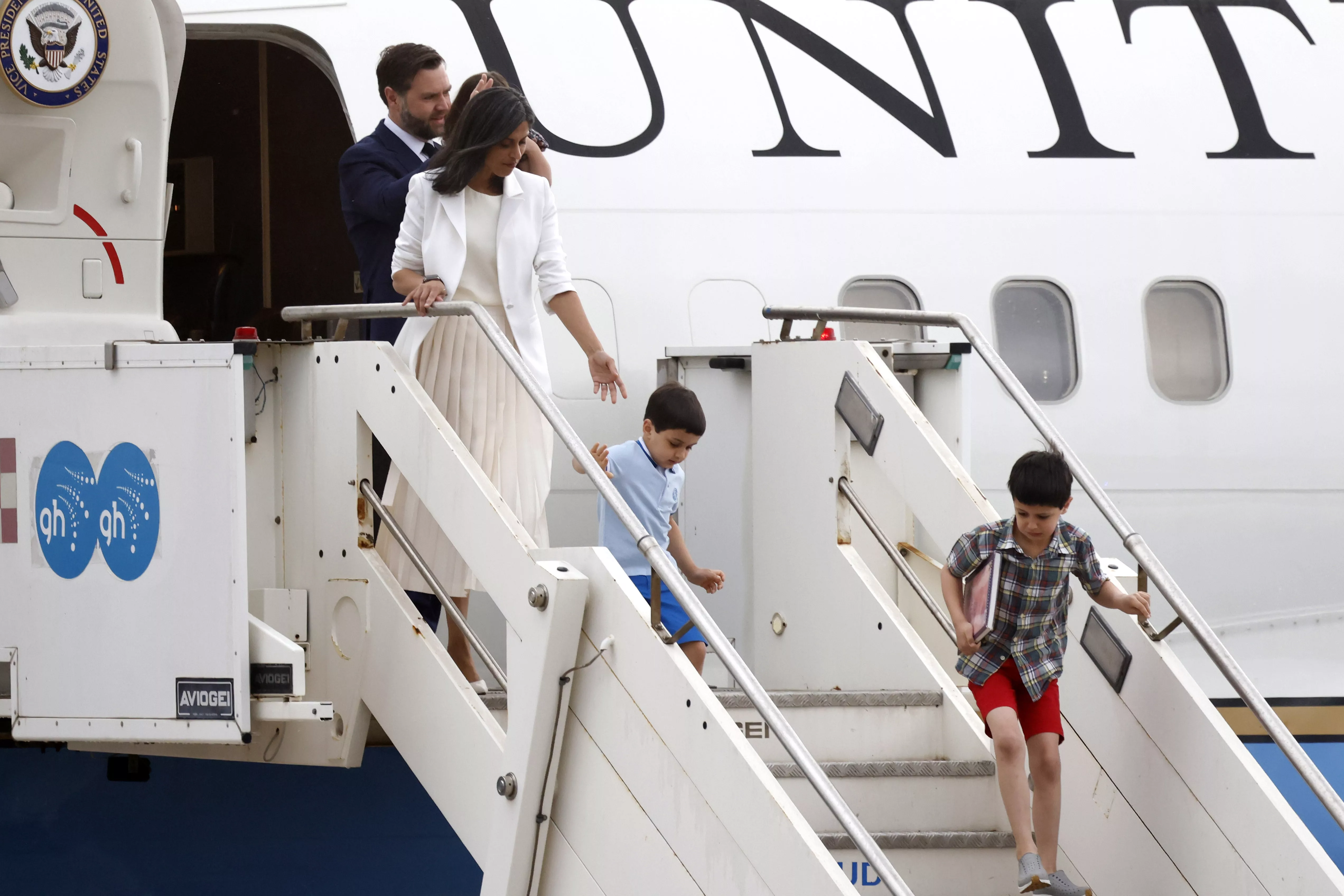 Tochter von JD Vance erheitert in Rom die Fotografen | BUNTE.de