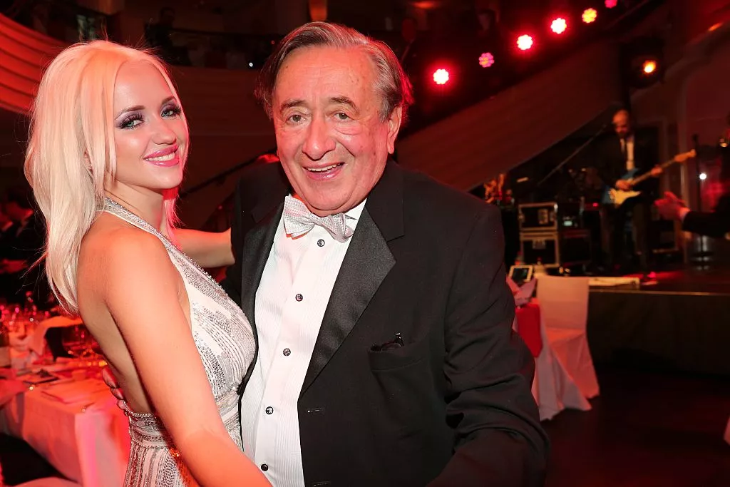 Lugner-Trauerfeier: Tränenüberströmte Exfrauen – eine bleibt fern ...