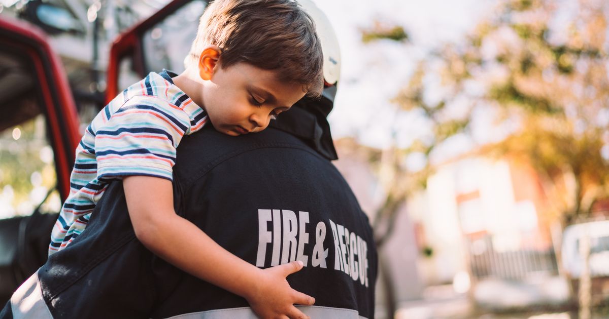 Auf Tuchfühlung: Blinder Junge trifft seinen Helden – und tastet ...