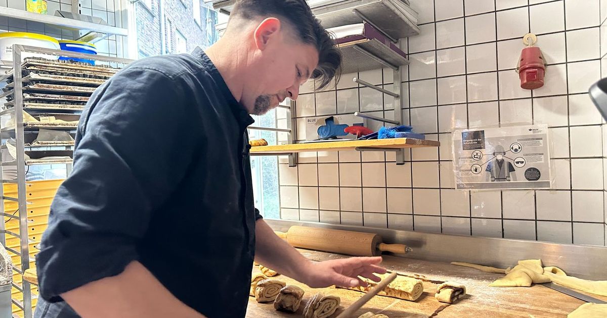 Tim Mälzer bei "Kitchen Impossible": "Ich hab' mir selber ins Knie ...