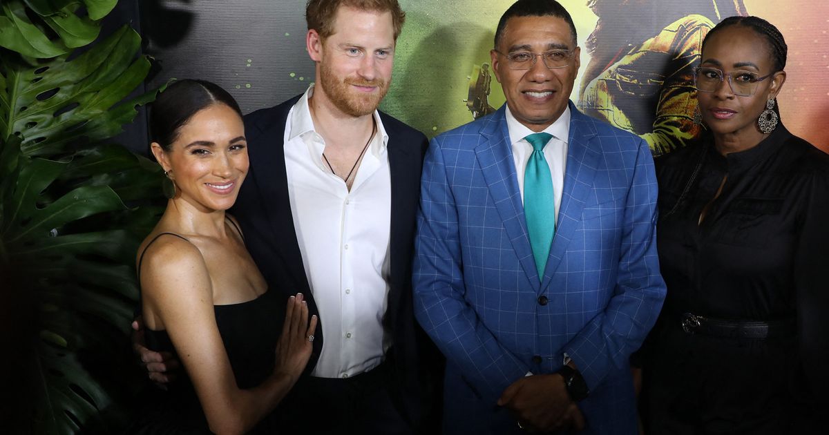 Prinz Harry: Hand in Hand mit Meghan: Überraschungsauftritt auf Jamaica ...