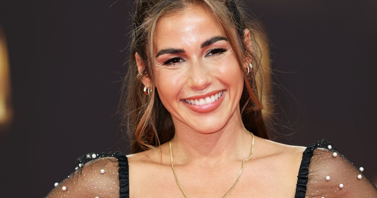 Bei "Schlagerchampions" überrascht Sarah Engels mit ihrem Glamour-Look ...