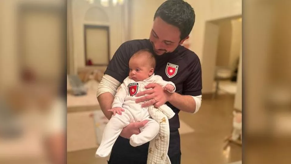 Rajwa & Hussein von Jordanien: Neujahrskarte mit Baby Iman entzückt ...