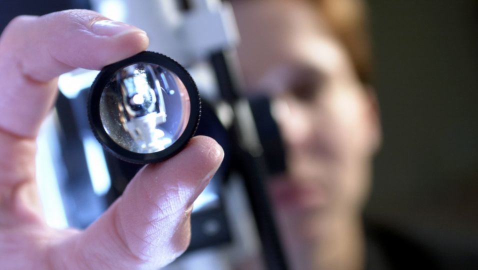 Zum Augenarzt: Multiple Sklerose: Sehstörungen ein Hinweis | BUNTE.de