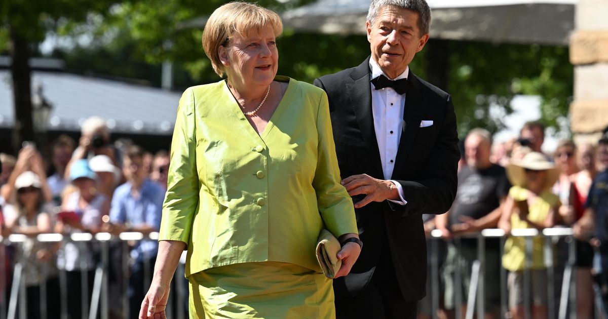 Angela Merkel: In Bayreuth zeigt sie sich ganz innig mit Ehemann ...
