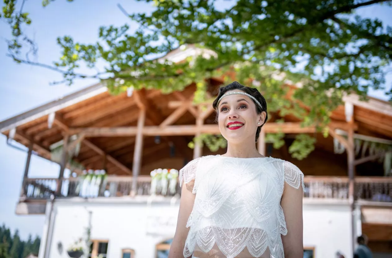 Sturm der Liebe: Erste Bilder zeigen Elenis und Leanders Hochzeit ...