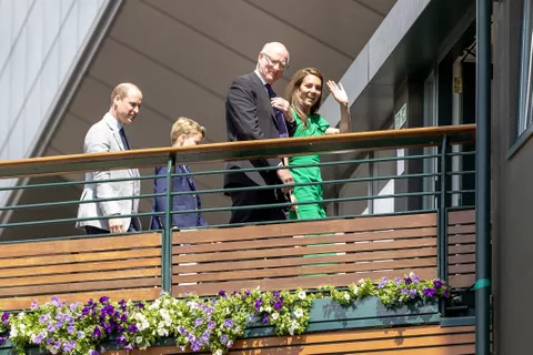 Prinzessin Charlotte: Hand in Hand mit Mama Kate: Ihr erster Wimbledon ...