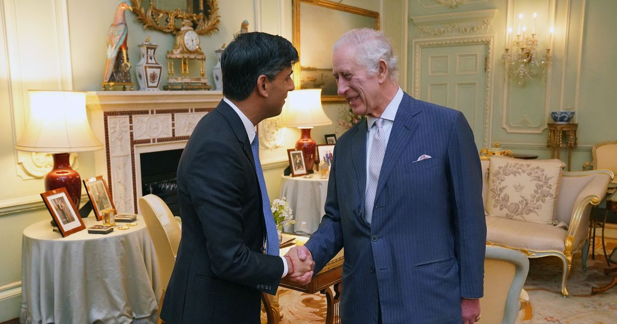 Die Bilderauswahl in König Charles III' Büro-Räumen überrascht | BUNTE.de