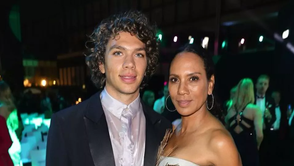 Süße Gerüchte um Barbara Beckers Sohn Elias | BUNTE.de