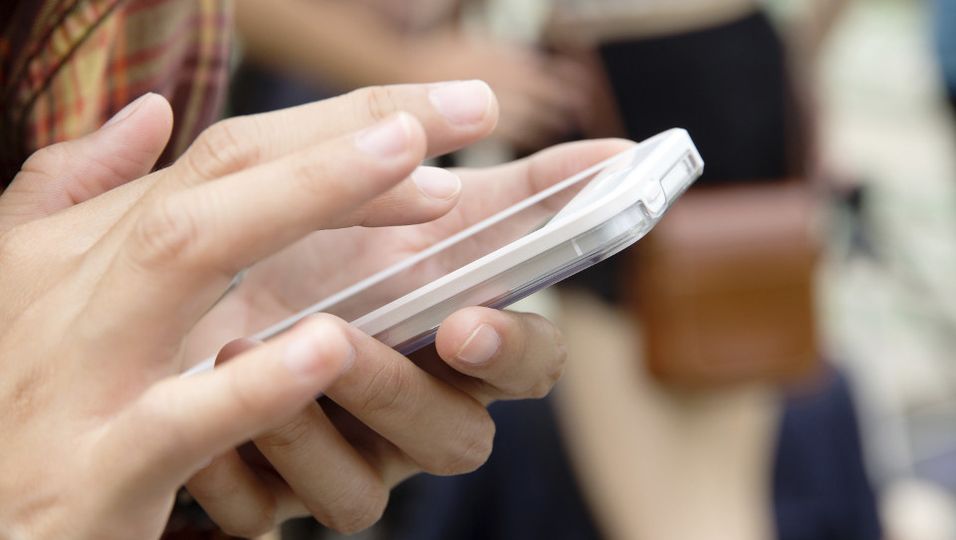 Handy beschlagnahmen: Darf Polizei Smartphones konfiszieren? | BUNTE.de