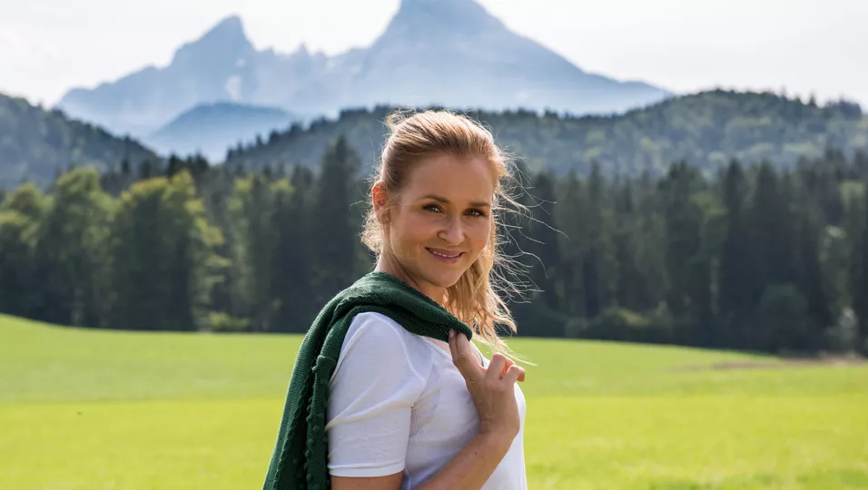 "Lena Lorenz" im ZDF: Romantischer Kuss: Ein neuer Mann tritt in Lenas Leben | BUNTE.de