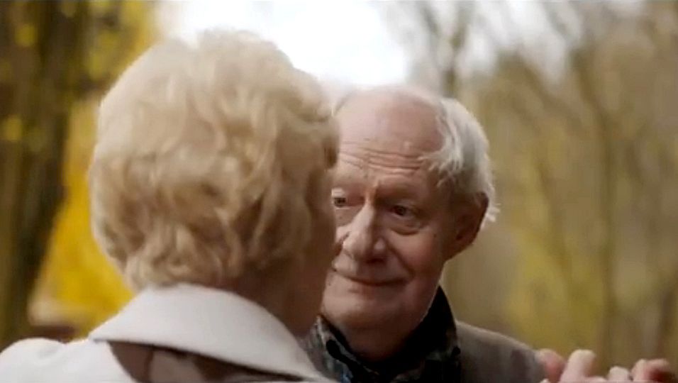 Genauso rührend wie der Edeka-Spot: Dieser demente Opa erkennt seine ...