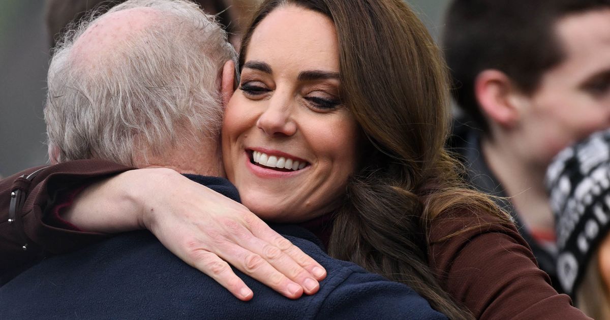 Prinzessin Kate bricht das Protokoll als sie ihren Lehrer sieht | BUNTE.de