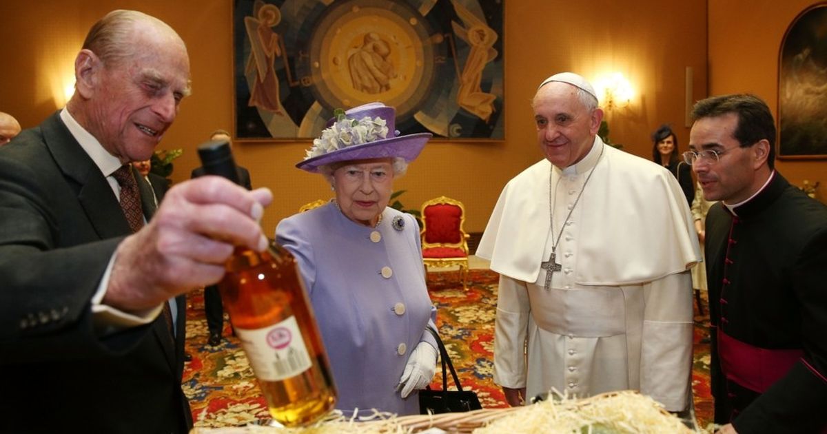 Papst Franziskus: Queen Elizabeth II. bei fünfter Papst-Audienz | BUNTE.de