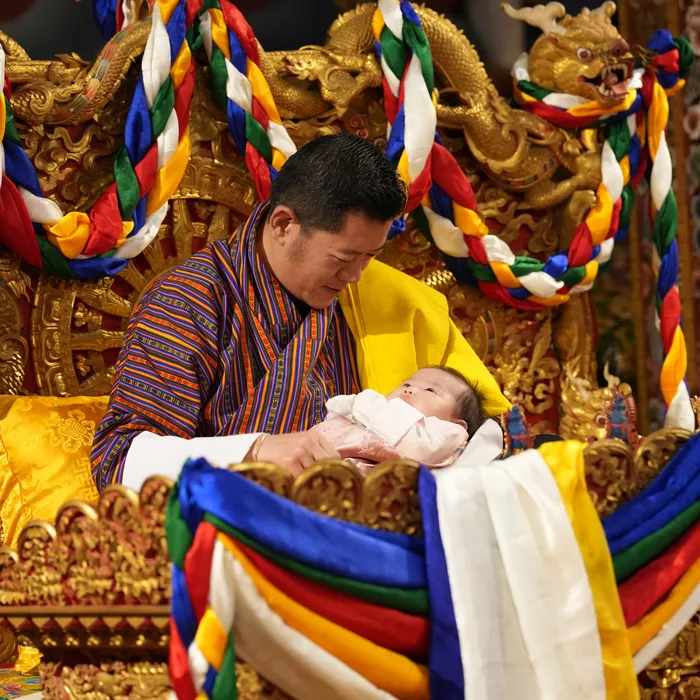Jigme & Jetsun Pema von Bhutan feiern Namenszeremonie ihrer Tochter ...