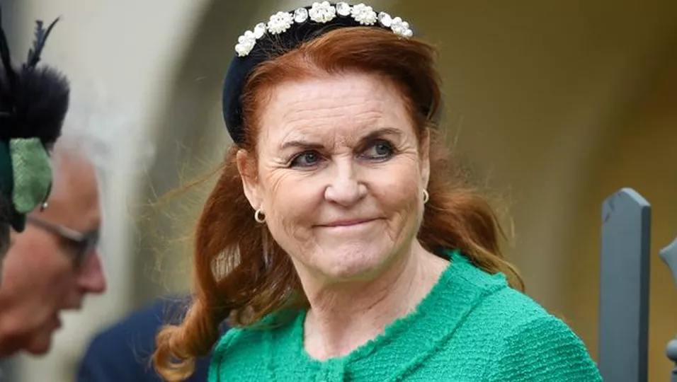 Im schwarzen Mini-Rock zeigt Sarah Ferguson viel Bein | BUNTE.de