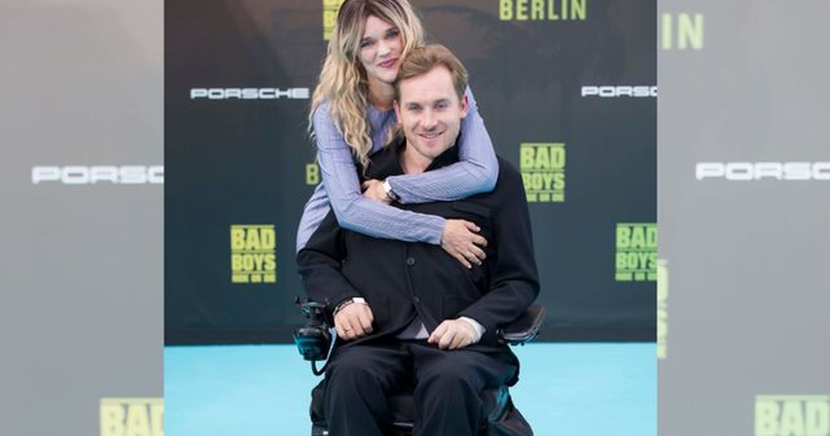 Samuel Koch & Sarah Elena Timpe bei Turtelauftritt auf dem blauen ...