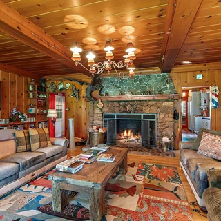 "Dallas"-Star Patrick Duffy verkauft Ranch mit acht Häusern für 14,6 ...